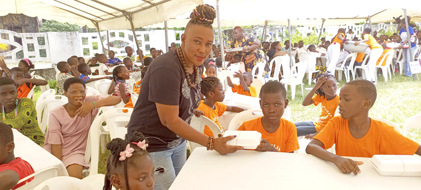 « Un enfant, un repas, un sourire »: Une Ong offre plus de 300 repas ...